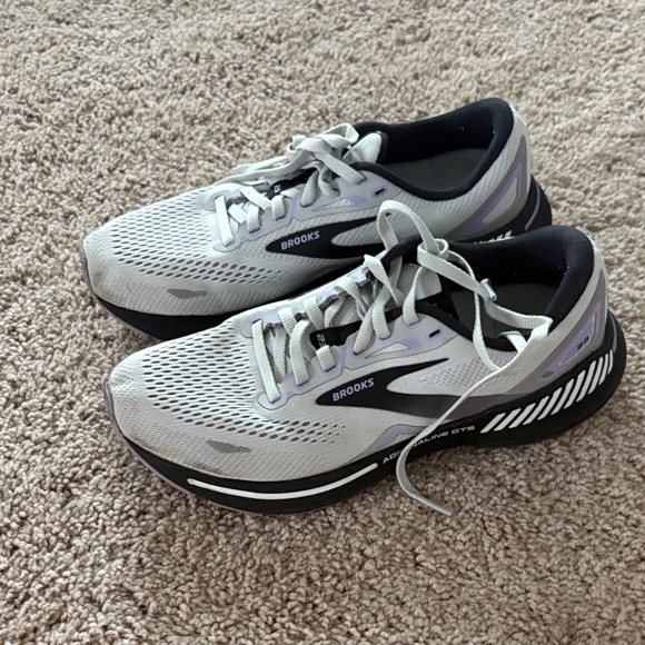 Brooks | Shoes | Brooks Light Gray Running Shoes With Black Accents ...